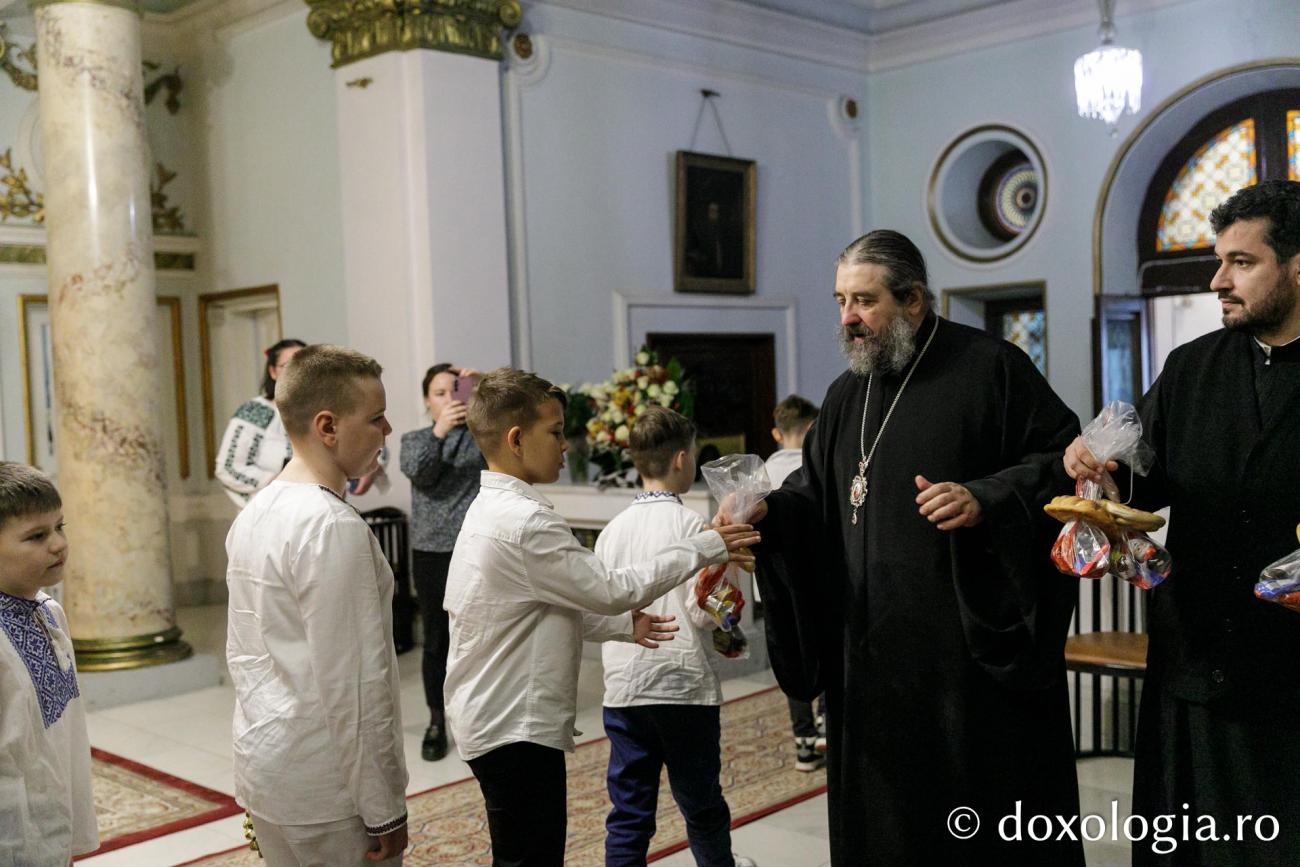 (Foto) Școala „Ștefan cel Mare” Dancu – Colindători la Reședința ...