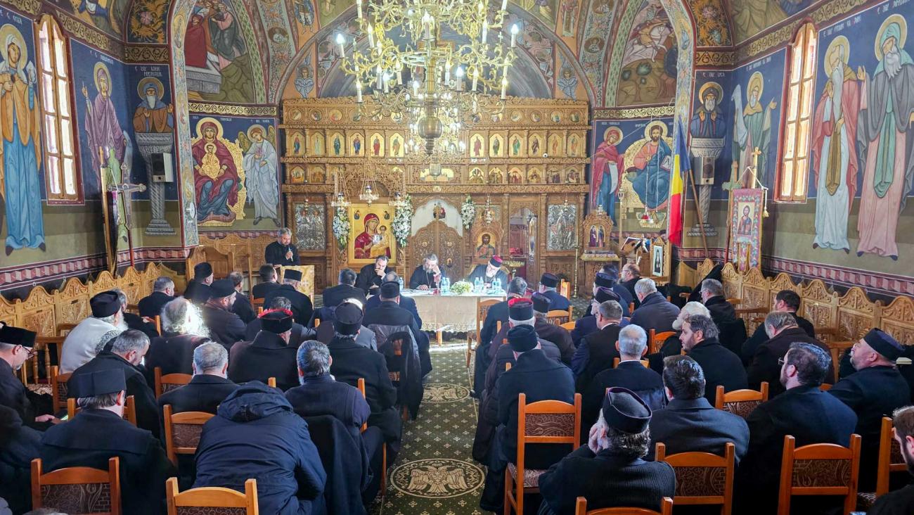 Liturghie arhierească și sfințire de casă socială la Parohia Boboiești ... Liturghie arhierească și sfințire de casă socială la Parohia Boboiești ...