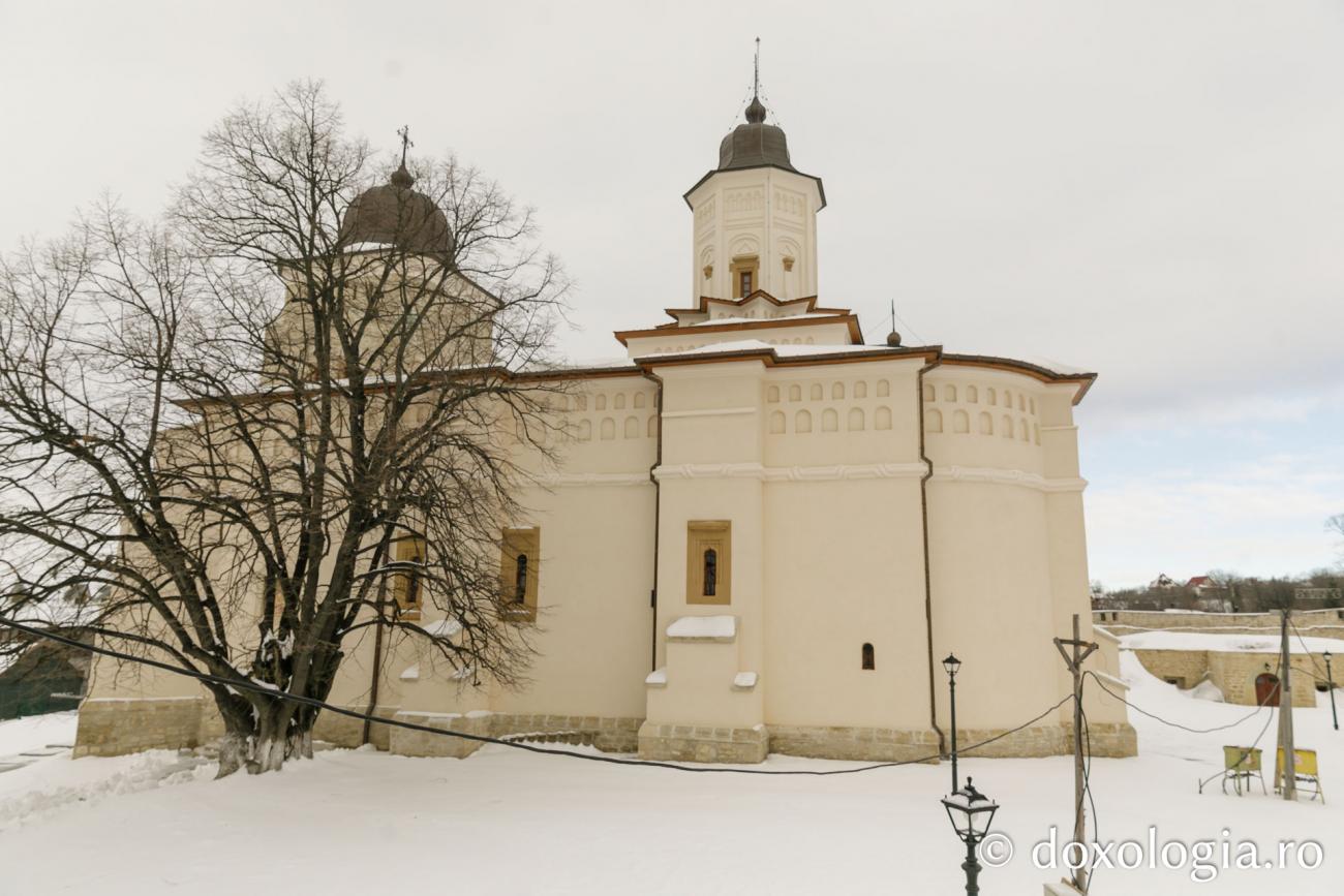 (Foto) Peisaje de iarnă la Mănăstirea Bârnova | Doxologia