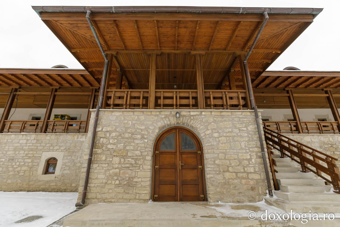 (Foto) Peisaje de iarnă la Mănăstirea Bârnova | Doxologia