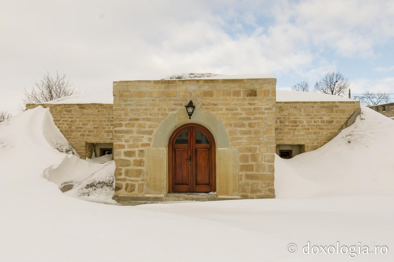 (Foto) Peisaje de iarnă la Mănăstirea Bârnova | Doxologia