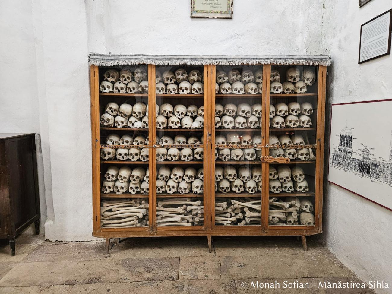 (Foto) Osuarul Mănăstirii Nea Moni din Chios | Doxologia