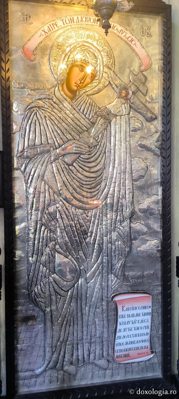 (Foto) Pași de pelerin la Biserica „Sfântul Terapont” din Mitilene ...