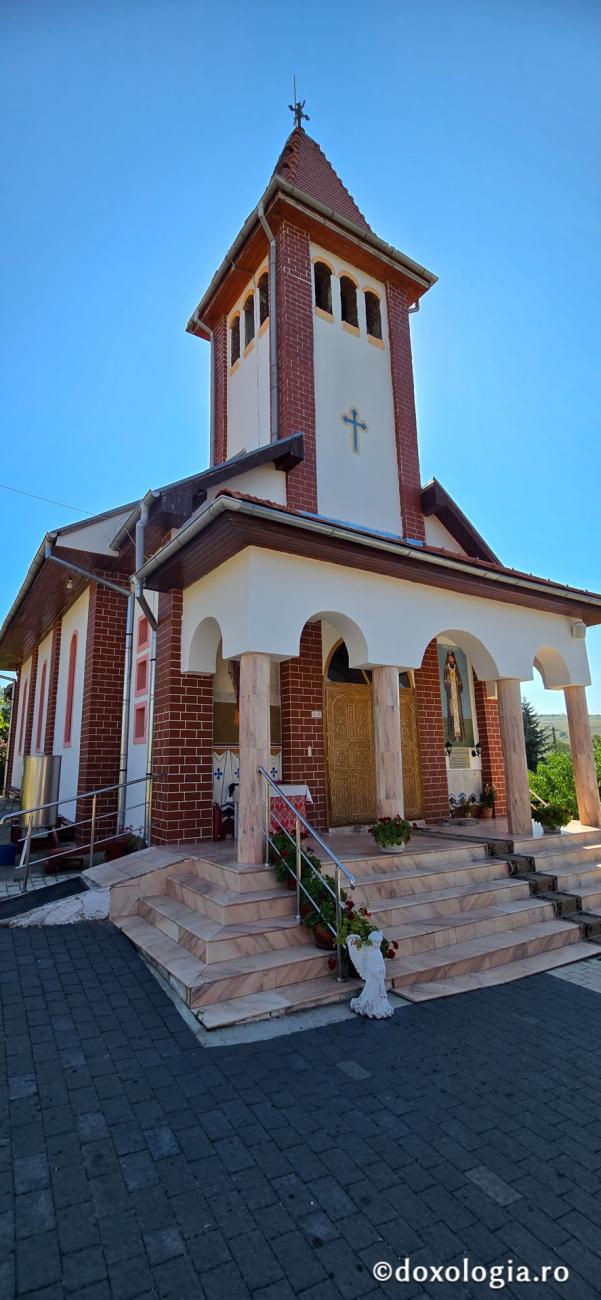 (Foto) Mănăstirea „Înălțarea Sfintei Cruci” Sădinca | Doxologia