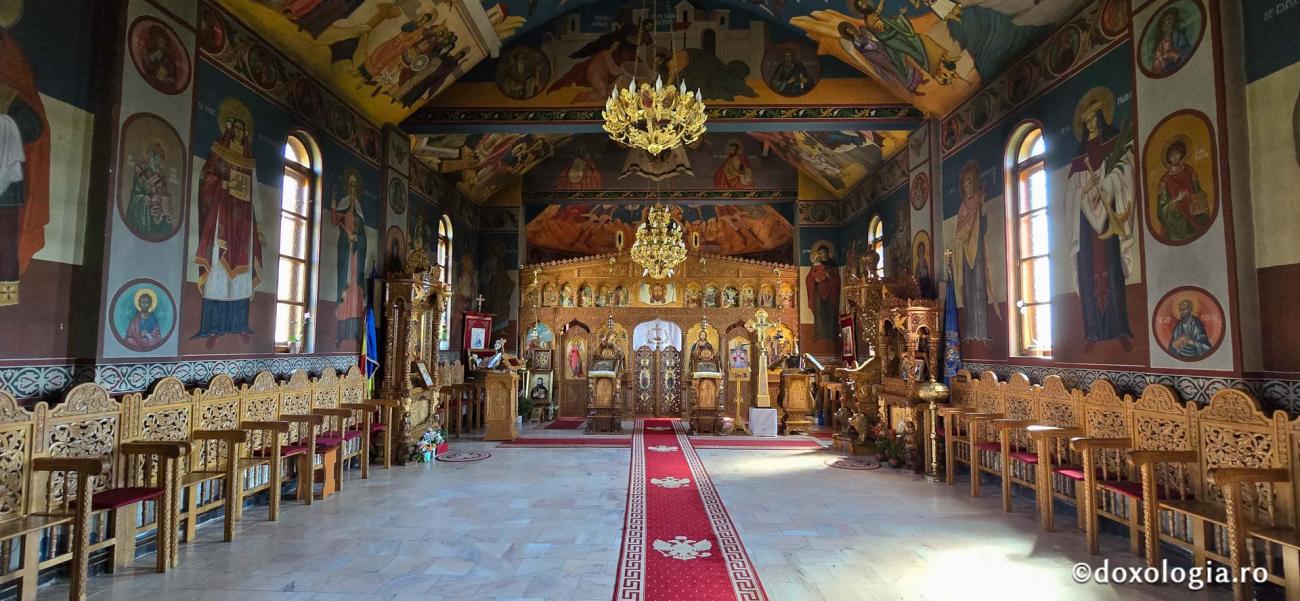 (Foto) Mănăstirea „Înălțarea Sfintei Cruci” Sădinca | Doxologia
