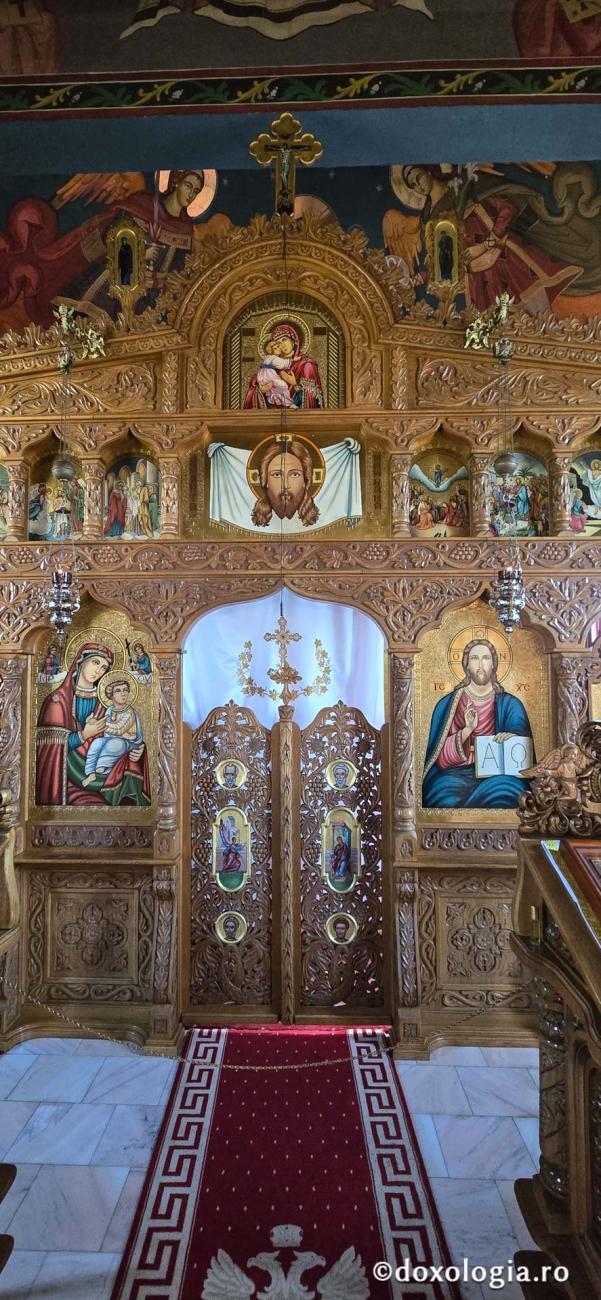(Foto) Mănăstirea „Înălțarea Sfintei Cruci” Sădinca | Doxologia