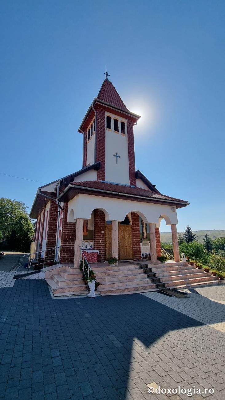 (Foto) Mănăstirea „Înălțarea Sfintei Cruci” Sădinca | Doxologia