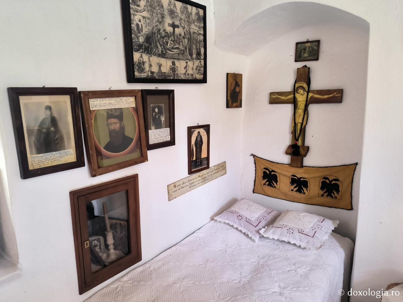 (Foto) Chilia Sfântului Cuvios Arsenie din Paros | Doxologia