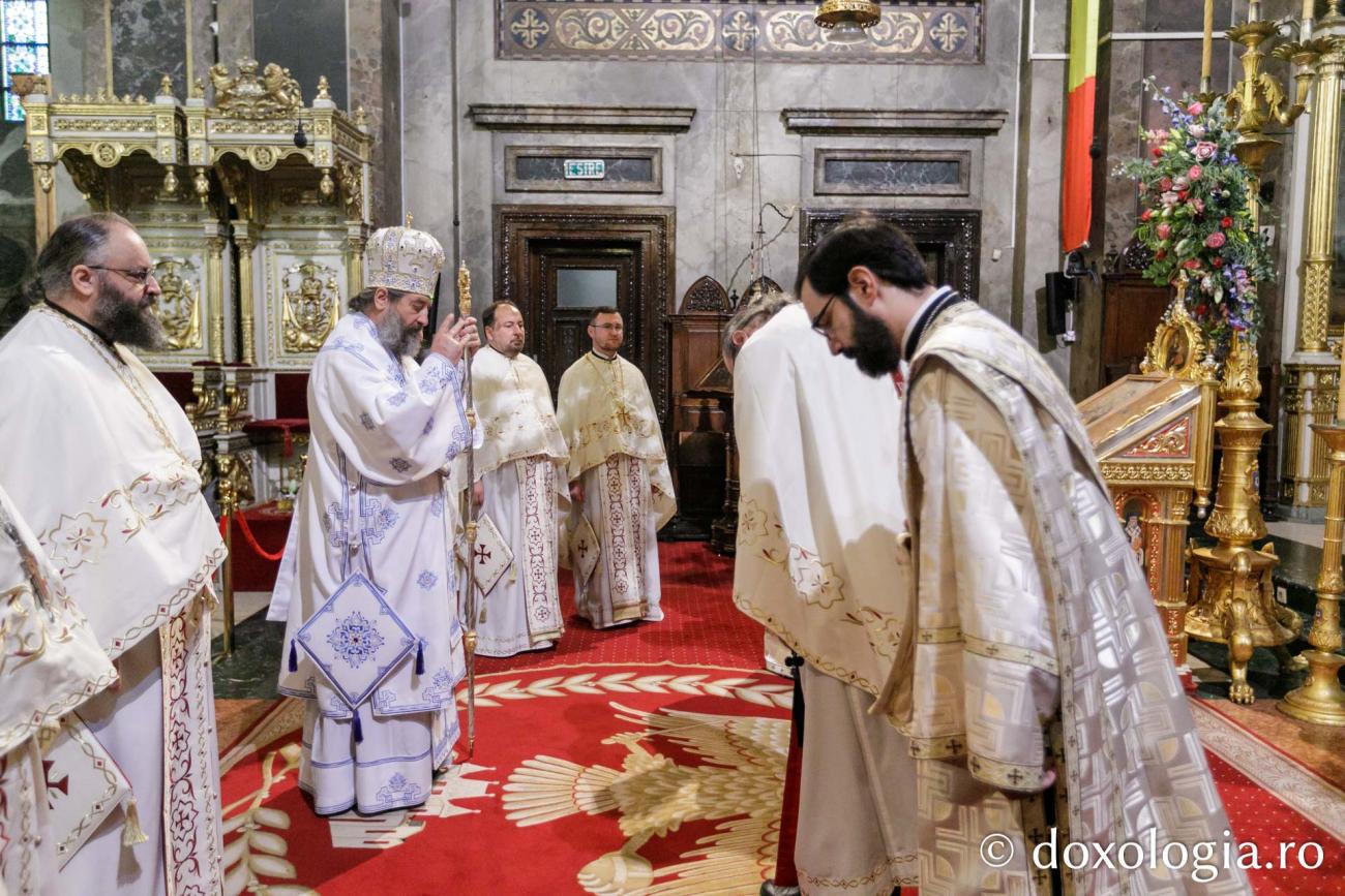 (Foto) PS Nichifor și pelerinii Sfintei Parascheva – o primă Sfântă ...