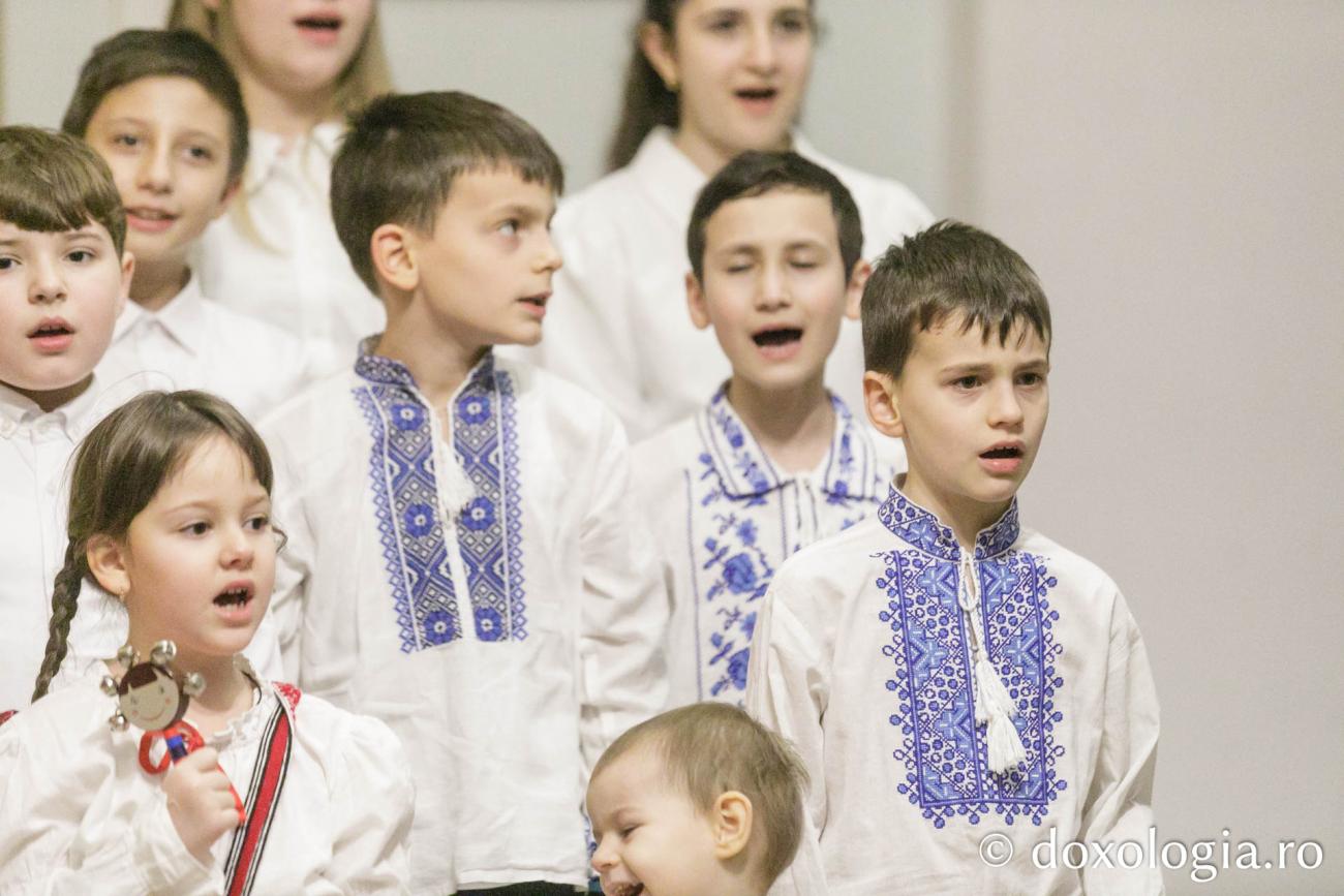 (Foto) Corul de copii al parohiei „Sfântul Haralambie” din Iași ...