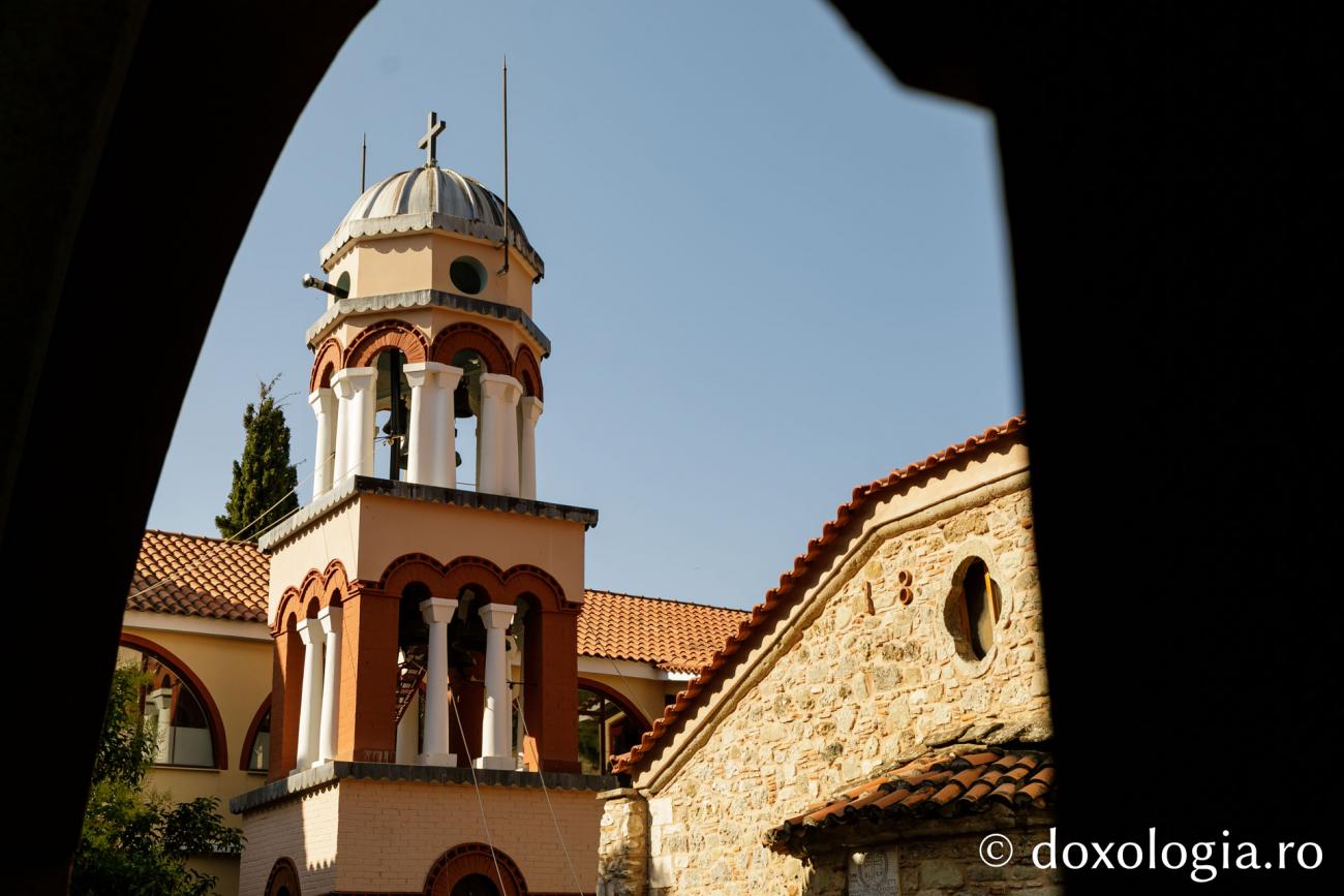 (Foto) Pași de pelerin la Mănăstirea „Sfântul David” din Evia | Doxologia