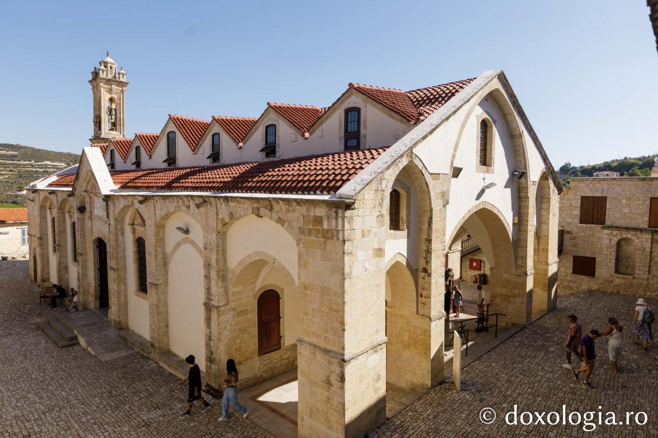 Mănăstirea „Sfânta Cruce” din Omodos, Cipru | Doxologia