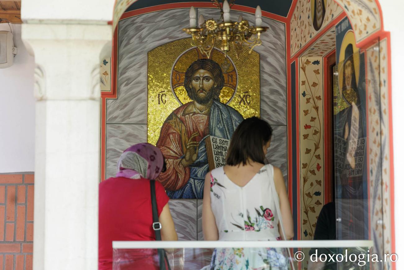 (Foto) Popas duhovnicesc la Paraclisul Sfinților Tămăduitori de la Schitul Darvari | Doxologia