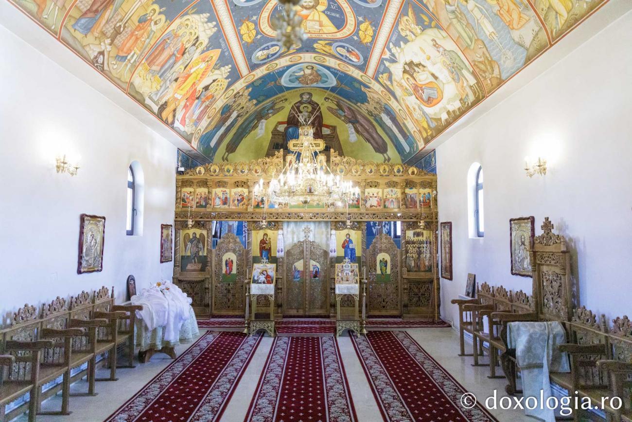 (Foto) Biserica „Soborul Tuturor Sfinților” din localitatea Urșița în ...