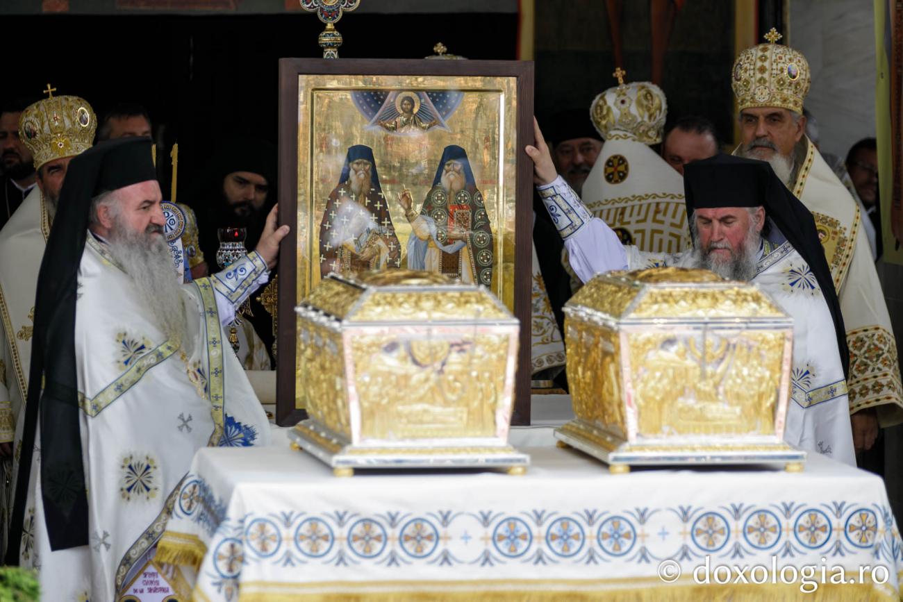 (Foto) Proclamarea locală a canonizării Sfinților Cuvioși Paisie și ...