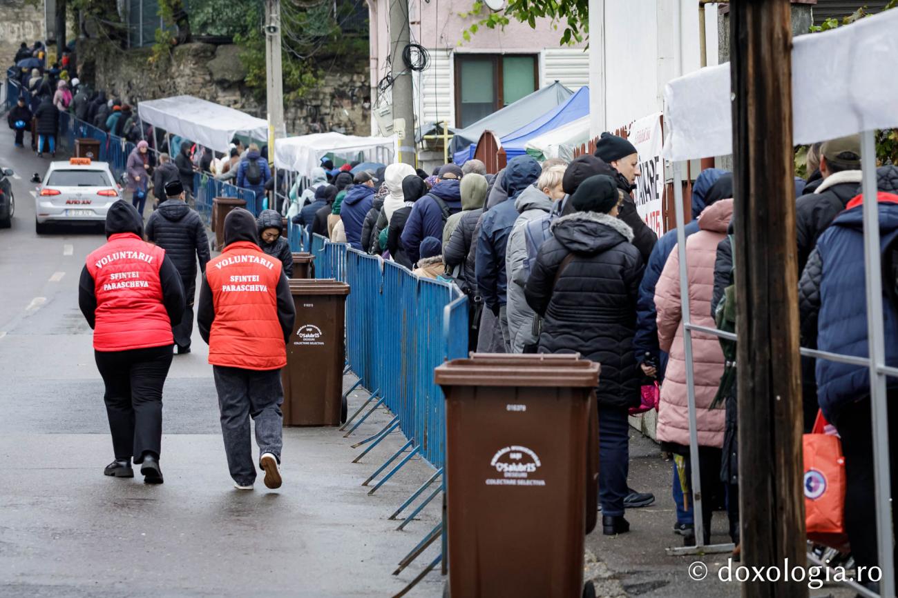 (Foto) Voluntarii Sfintei Parascheva – mâini care slujesc, inimi care ...