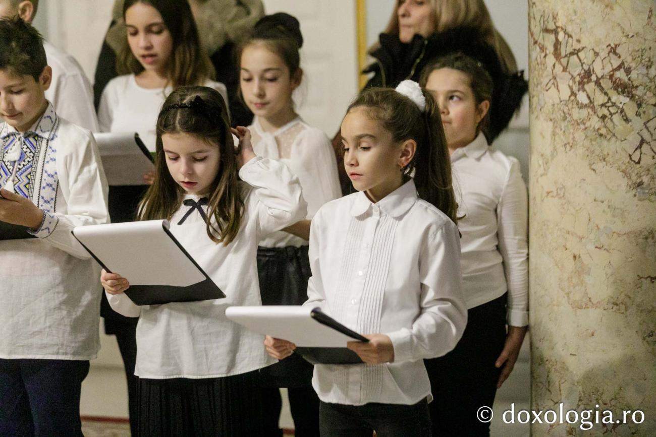 (Foto) Parohia Valea Adâncă I – Colindători la Reședința Mitropolitană ...