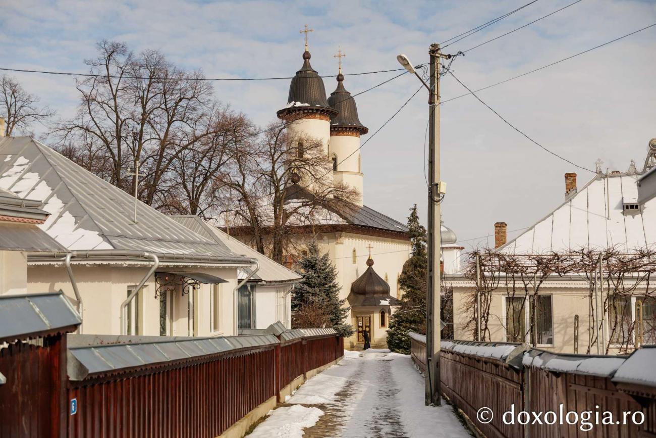 (Foto) Mănăstirea Văratec în straie de iarnă | Doxologia