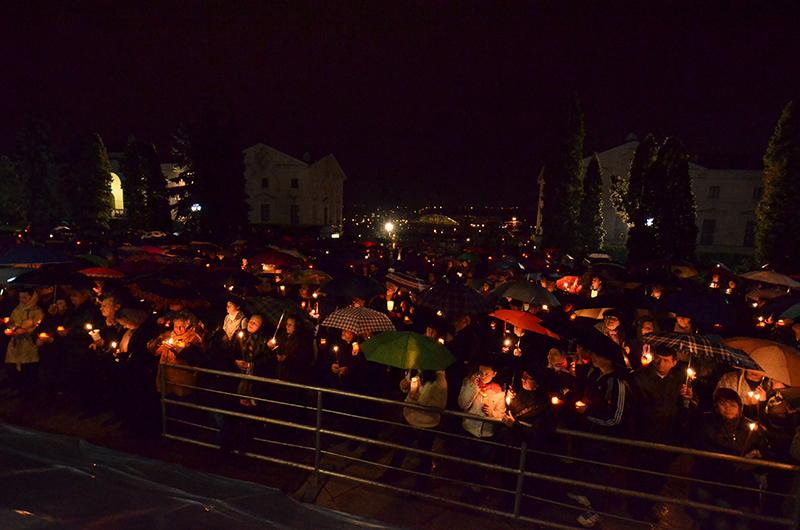 Slujba Învierii la Catedrala mitropolitană din Iaşi (foto) | Doxologia Slujba Învierii la Catedrala mitropolitană din Iaşi (foto) | Doxologia