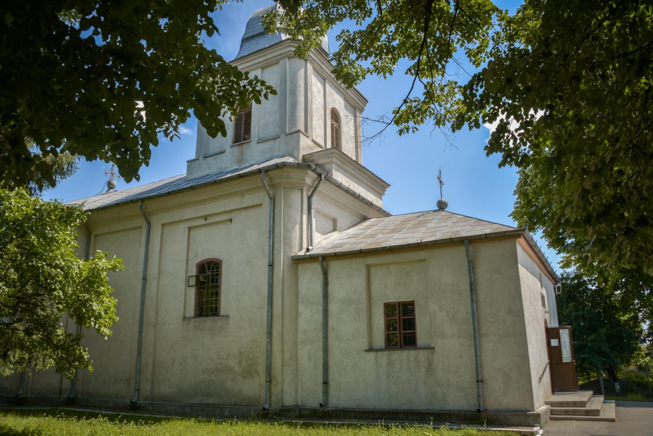 (Foto) Biserica „Sfinții Voievozi” Roșca din Tatarași | Doxologia